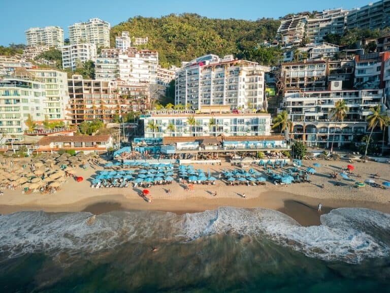Beach Clubs Puerto Vallarta: How to Sip & Sunbathe in Style